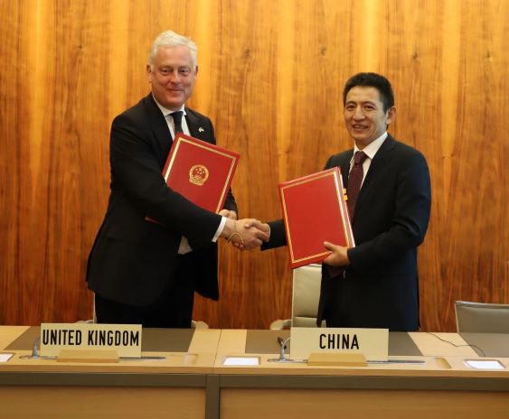 Ambassador LI Chenggang and UK Ambassador Simon Manley Attend the ...